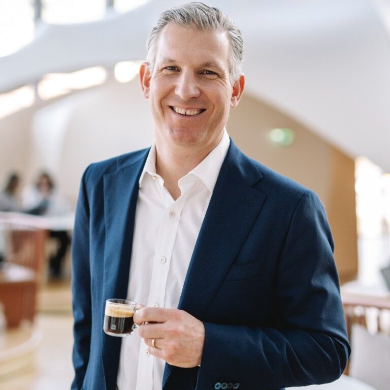 ¿Quién es Philipp Navratil, nuevo CEO de Nestlé?